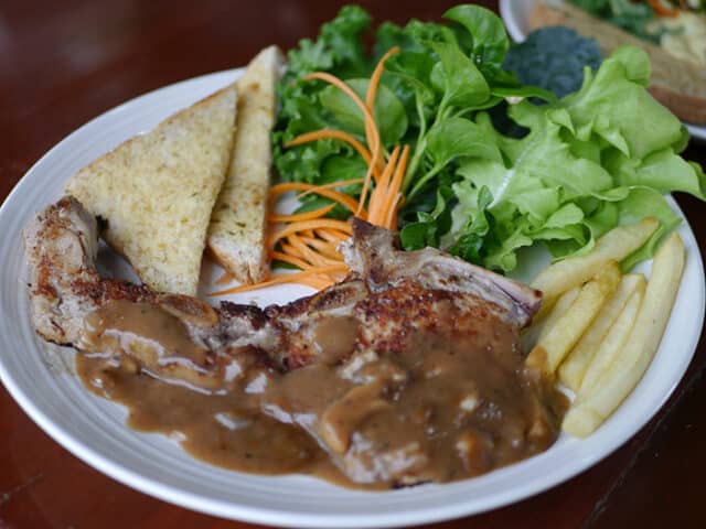 Steak & Farm สอนปลูกผักสลัด ผักเคล ทำสเต็ก มัดรวม 4 คอร์ส