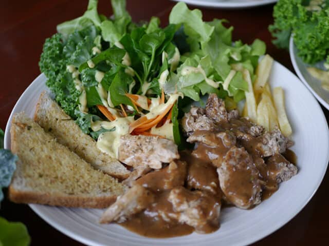 Steak & Farm สอนปลูกผักสลัด ผักเคล ทำสเต็ก มัดรวม 4 คอร์ส